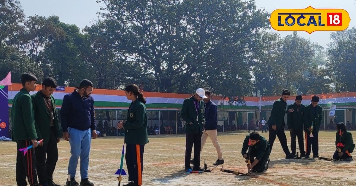 Bokaro dps students present a aerial show on sports day