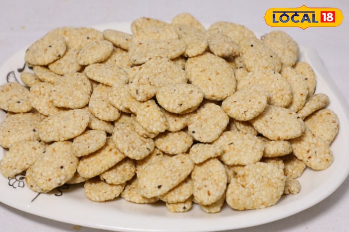 Meerut Ki Gajak-Revadi-55 varieties available at Ram Chandra Sahai shop ...