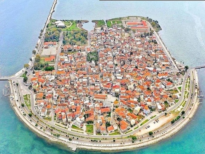 Beautiful town Aitoliko Island floating in stunning lagoon only ...