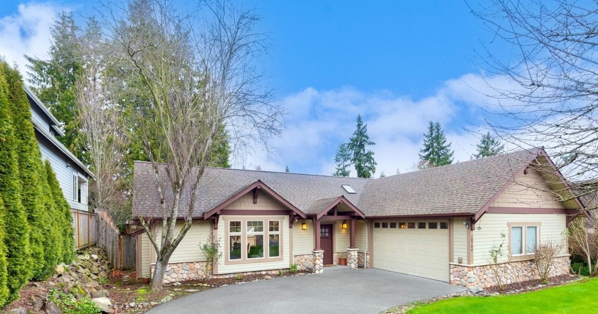 बिक रहा है वो घर जिसमें जेफ बेजोस ने शुरू की थी अमेजन, पत्‍नी मैकेंजी ...