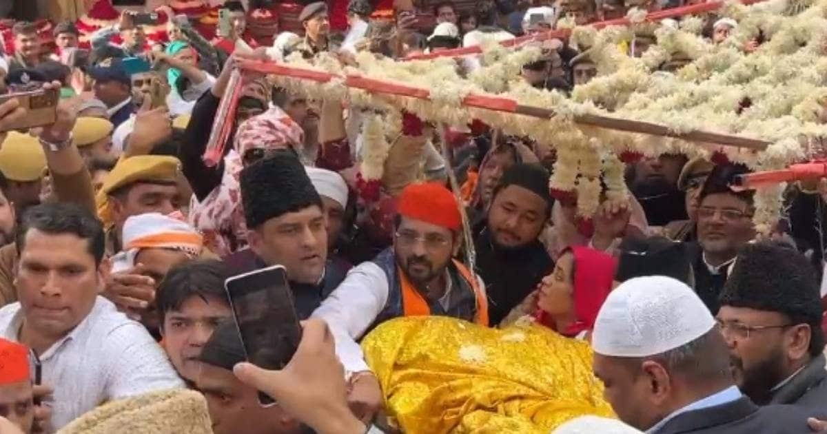 ख्वाजा गरीब नवाज का 812वां उर्स, पीएम मोदी की तरफ से पेश की गई चादर ...