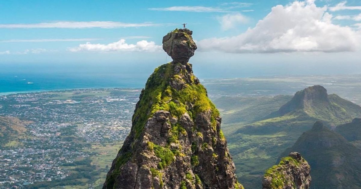 आपके डर का टेस्ट लेता है ये पर्वत, इंसानी सिर की तरह नजर आती है चोटी ...