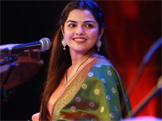 बिहार की स्वाति मिश्रा के बाद अब महाराष्ट्र की बेटी के भजन के मुरीद हुए ...