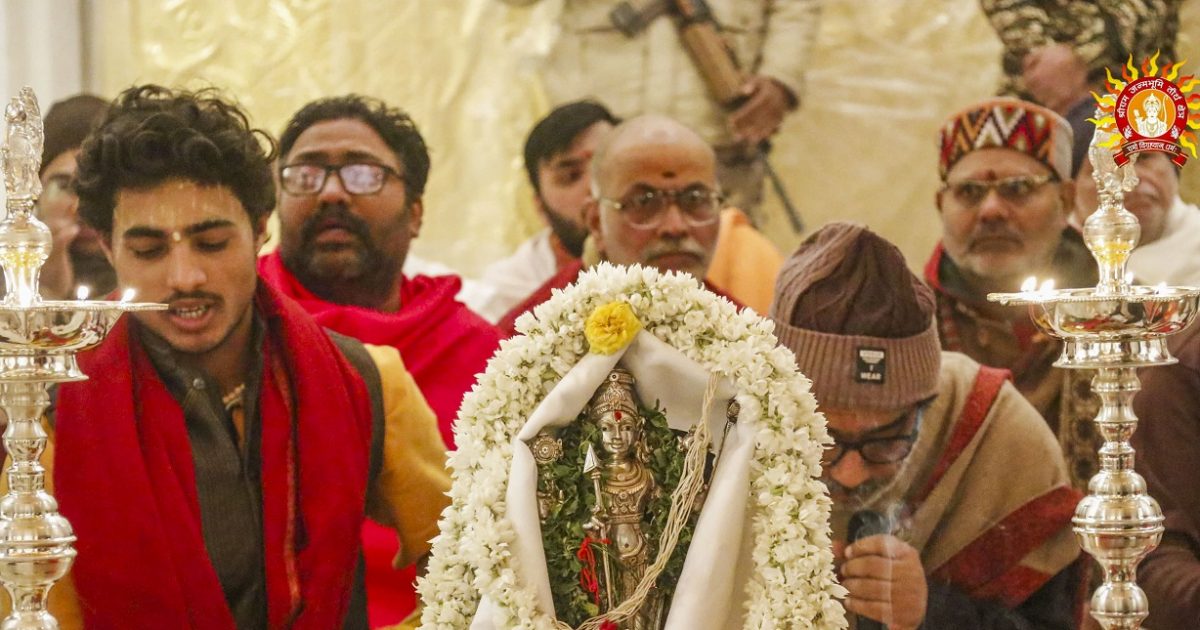 ram mandir pran pratishtha pm modi Kashi Dom Raja Yajman in ayodhya ram ...