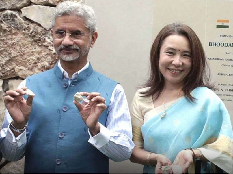 कौन हैं विदेश मंत्री जयशंकर की पत्नी क्योको? 6000KM दूर ससुराल; कैसे ...