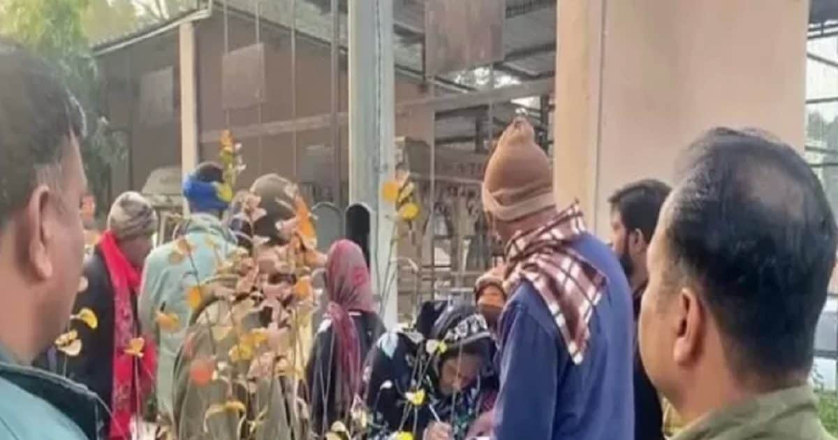 9 घंटे तक चिता पर रहा मां का शव, श्मशान घाट में मौजूद रहीं बेटियां, फिर ...