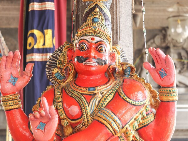 कुंडली में कमजोर शनि ग्रह, साढ़ेसाती से परेशानियों से घिरा है जीवन, 6 ...