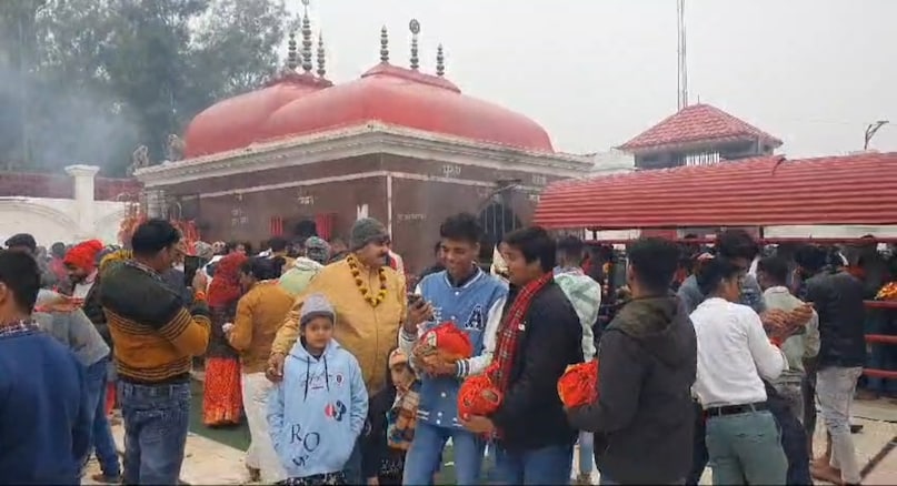 PHOTOS: भक्त के बुलाने पर मस्तक चीर कर जिद्दी राजा को दिया था दर्शन ...