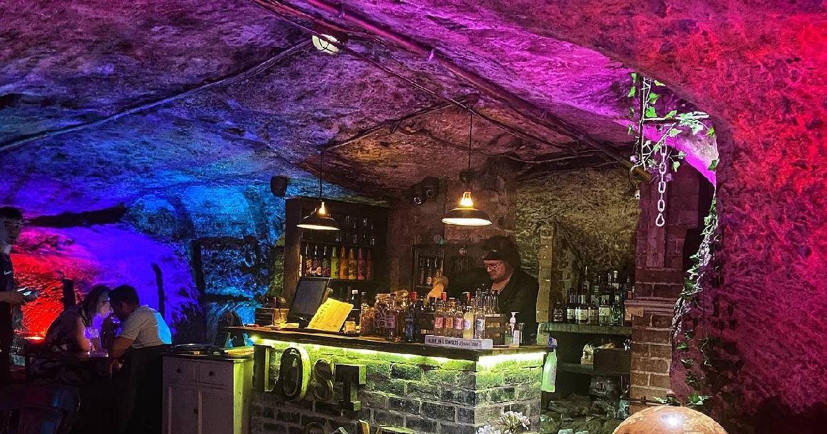 जन्नत की तरह है यह पब, सुरंगों की भूल भुलैया में है ये, इसे खोजना ...