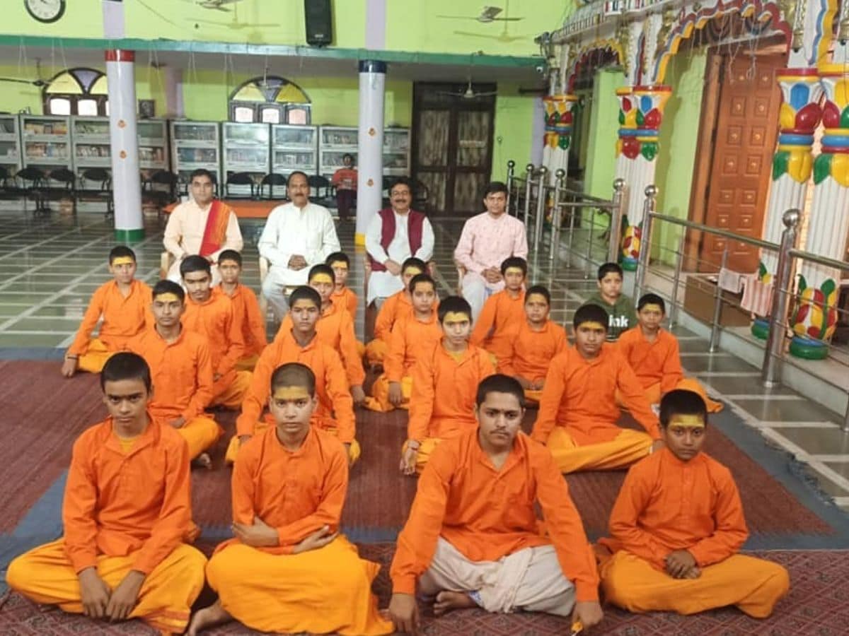 ऐसा गुरुकुल जहां विदेशी छात्र लेते हैं संस्कृत और संस्कार का ज्ञान ...