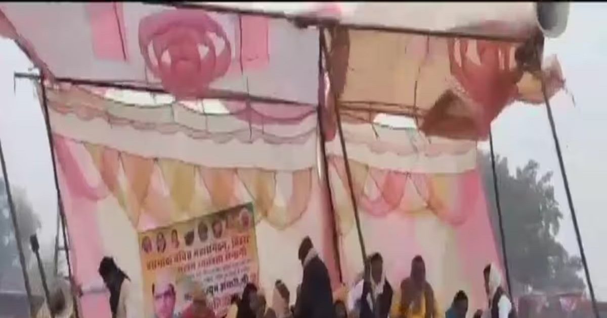 राम मंदिर के खिलाफ बोल रहे थे पूर्व सांसद अनवर अंसारी, धड़धड़ा कर गिर ...