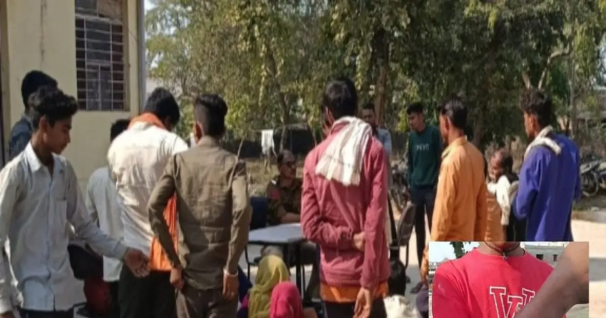 कम गेंहू तोलकर दे रहा था डीलर, कस्टमर ने की शिकायत, तो हाथ में काट लिए ...