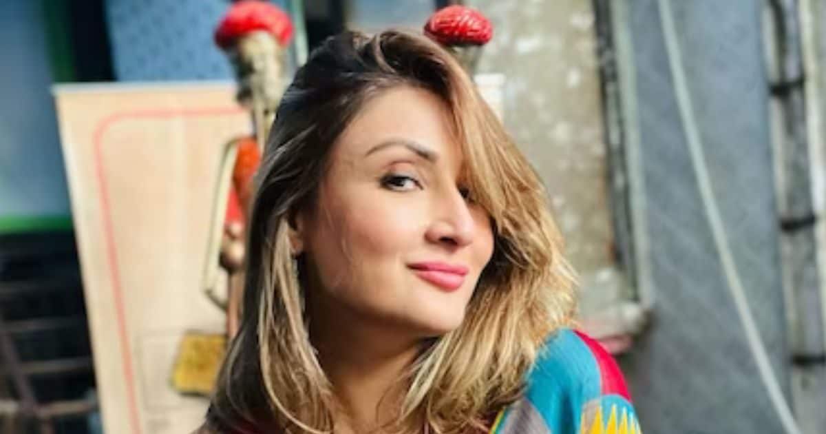 उर्वशी ढोलकिया को अस्पताल से मिली छुट्टी, पोस्ट शेयर कर दिखाई वॉर्ड की ...