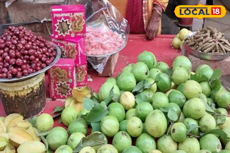 Munna-Bhai-tamarind-sellers-make-teeth-sour-foreign-tourists-come-here ...