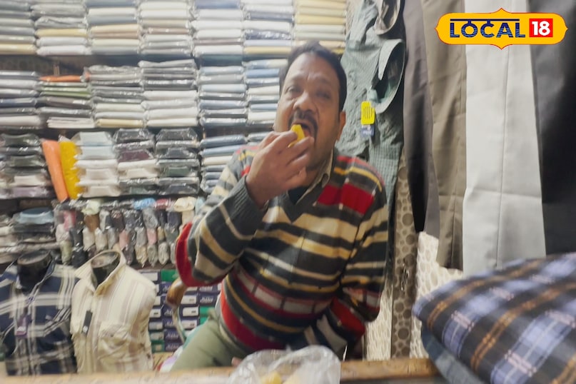 Munna-Bhai-tamarind-sellers-make-teeth-sour-foreign-tourists-come-here ...