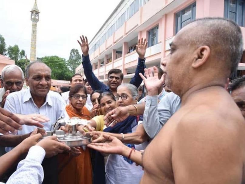 जैन मुनि क्यों रहते हैं नग्न? दर्द से तड़पते हैं, खून तक निकलता है फिर ...