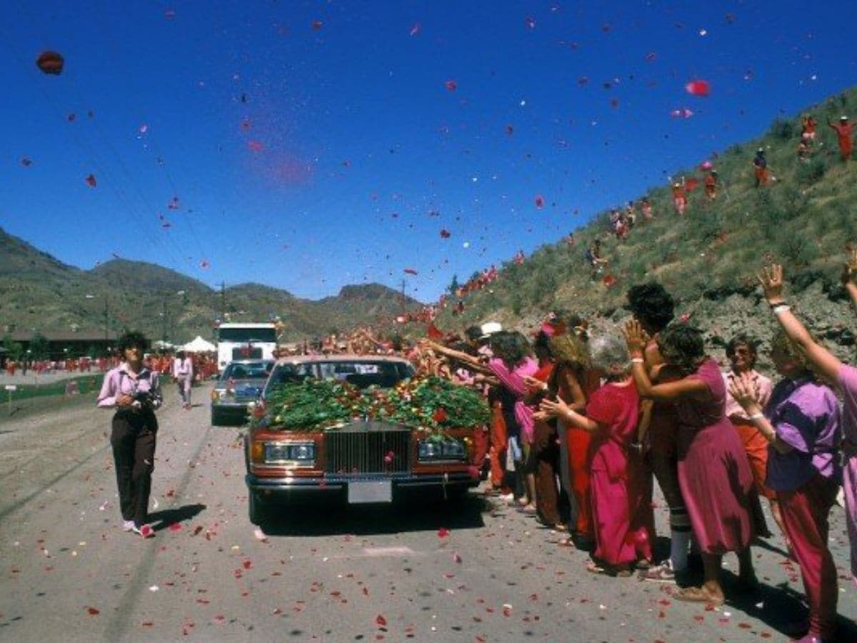 93 रोल्स रॉयस का मालिक वो संन्यासी, जिसका टॉयलेट साफ करते थे मशहूर ...