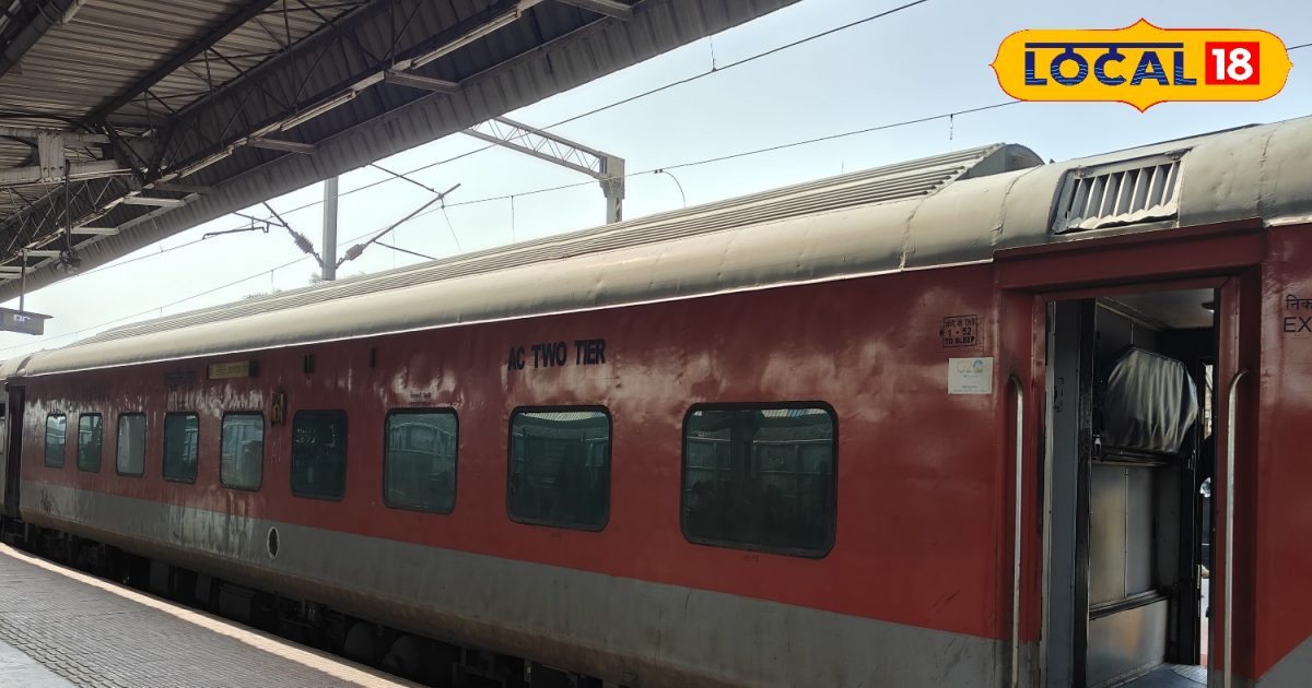 ट्रेन के जनरल कोच में 3 तो AC और स्लीपर में 2 गेट क्यों? कम लोग जानते ...