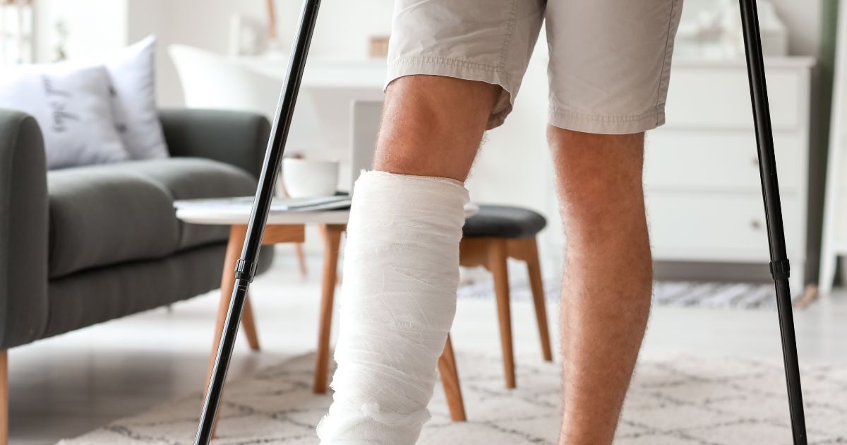 पैसे देकर कटा लिए दोनों पैर, फिर छिपाए बाल्टी के अंदर, सामने आई सच्चाई ...