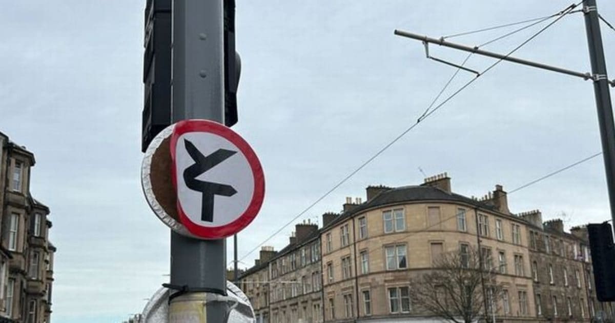 सड़क किनारे लगे अजीबोगरीब निशान, देखकर नागरिक हुए हैरान, जब पता लगा ...