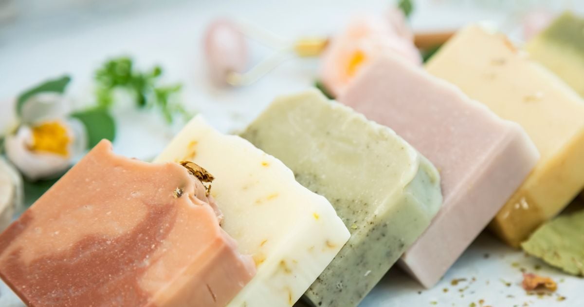 साबुन कब और कहां बना? क‍िसके दिमाग में आया आइड‍िया, कैसे करता है ये काम ...