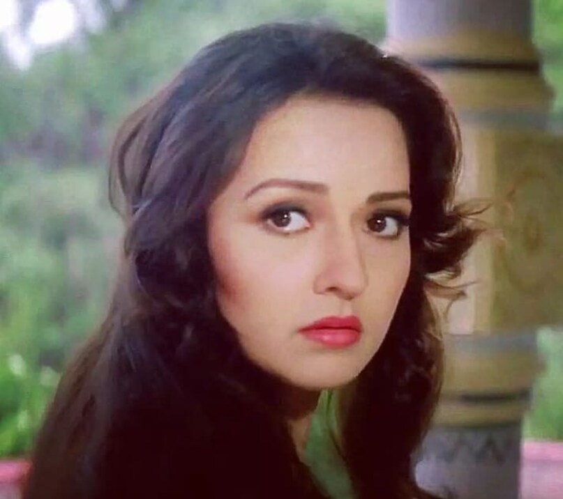 61 साल की एक्ट्रेस कर चुकी है 4 शादियां, बॉलीवुड में फ्लॉप, फिर भी लग्जरी लाइफ जी रही है ऋषि ...