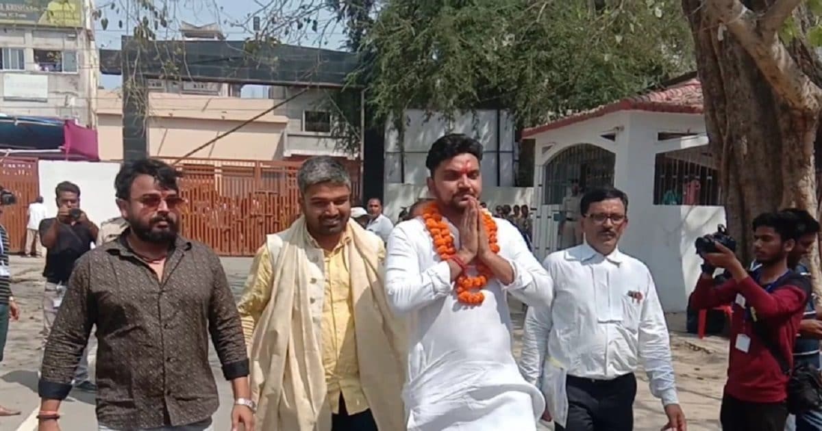 bhojpuri singer cum album actor gunjan singh filed nomination from ...