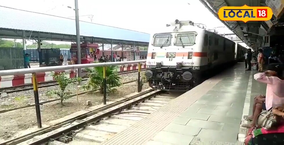 Good news for passengers before Holi... Lichchavi Express started ...