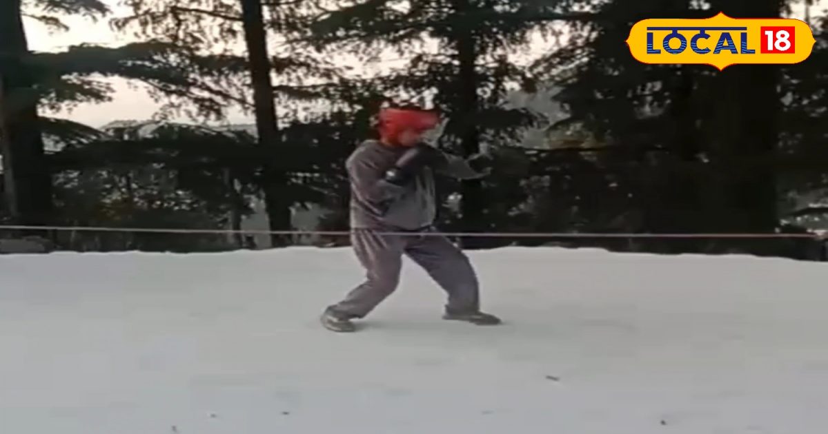 Deepali thapa video viral of doing boxing practice in a snow covered ring
