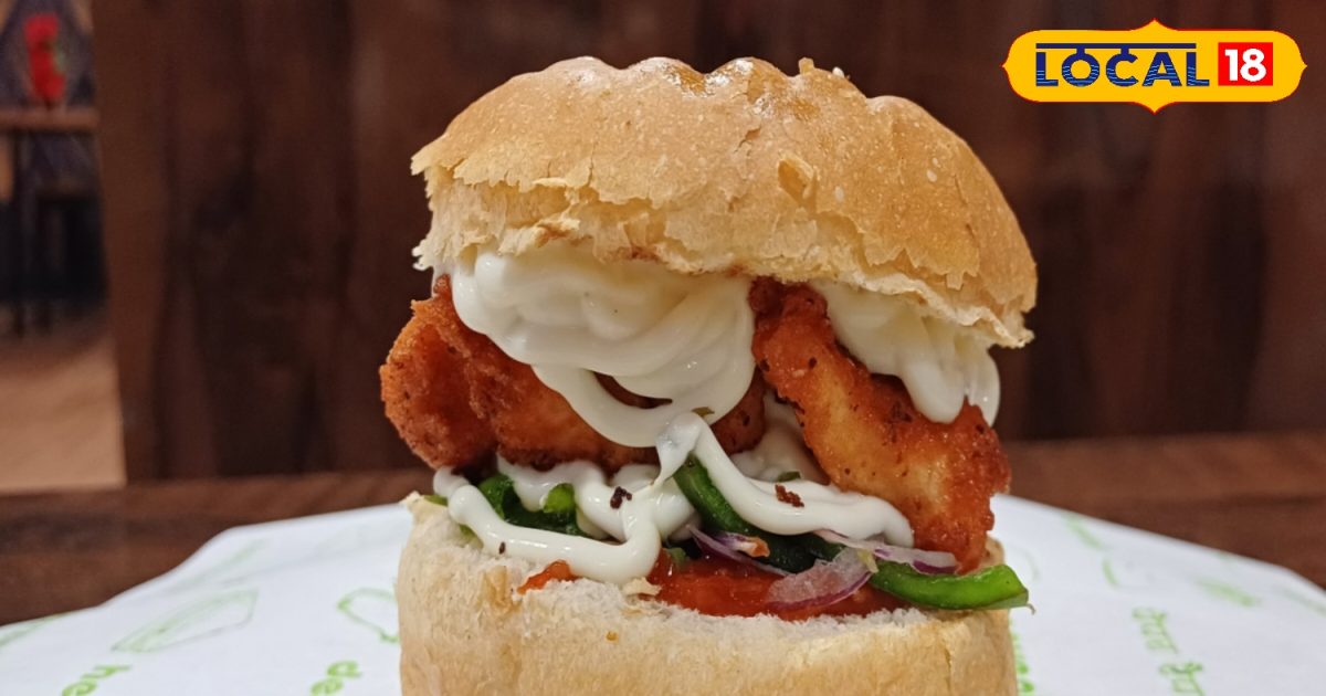 Oman's chef prepares crispy chicken burger in Rampur, you get amazing ...