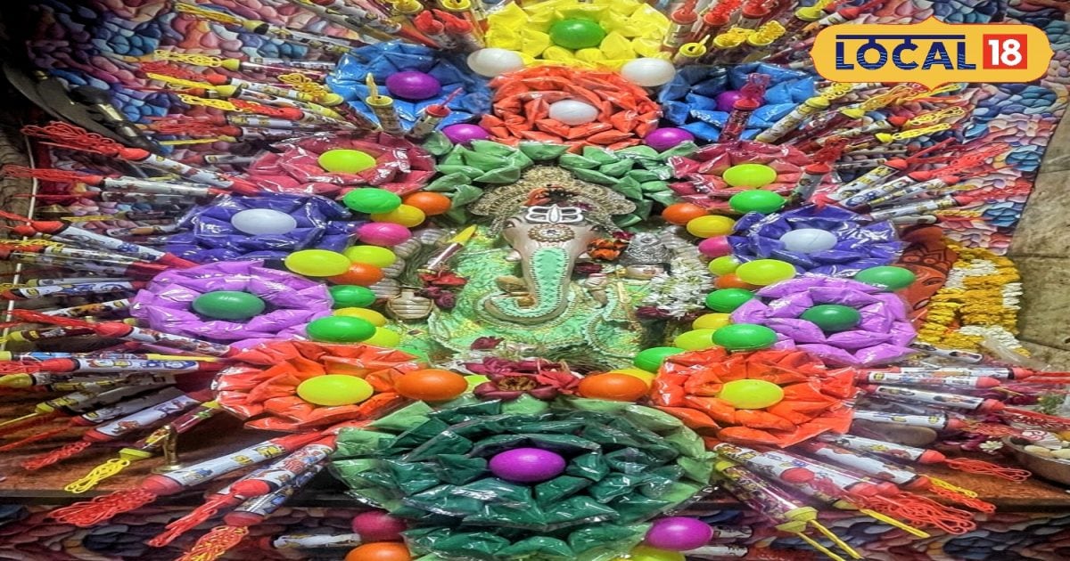 उज्जैन में होली के पहले रंगों में सजे दशभुजा नाथ गणेश, तस्वीरों में ...