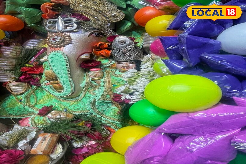 उज्जैन में होली के पहले रंगों में सजे दशभुजा नाथ गणेश, तस्वीरों में ...