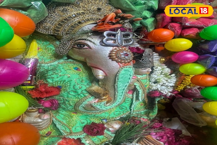 उज्जैन में होली के पहले रंगों में सजे दशभुजा नाथ गणेश, तस्वीरों में ...