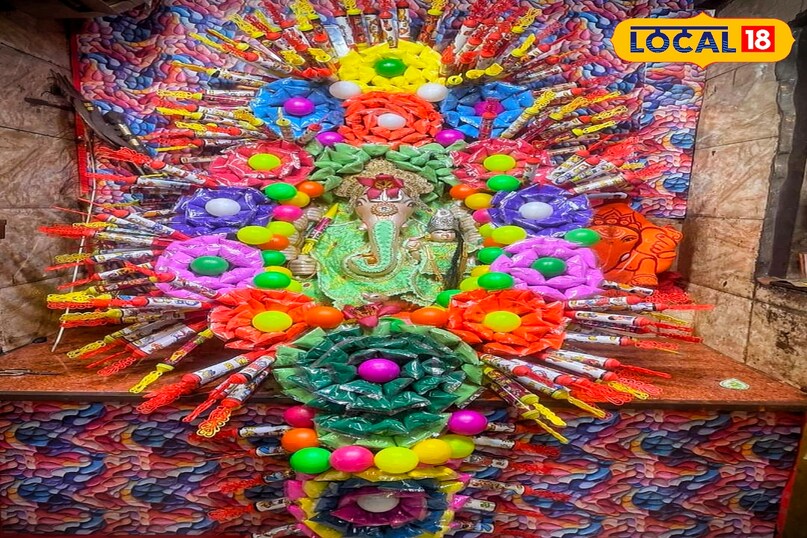 उज्जैन में होली के पहले रंगों में सजे दशभुजा नाथ गणेश, तस्वीरों में ...