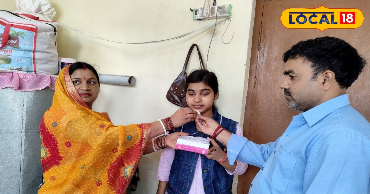 Paan shopkeeper's daughter became district topper in commerce faculty ...