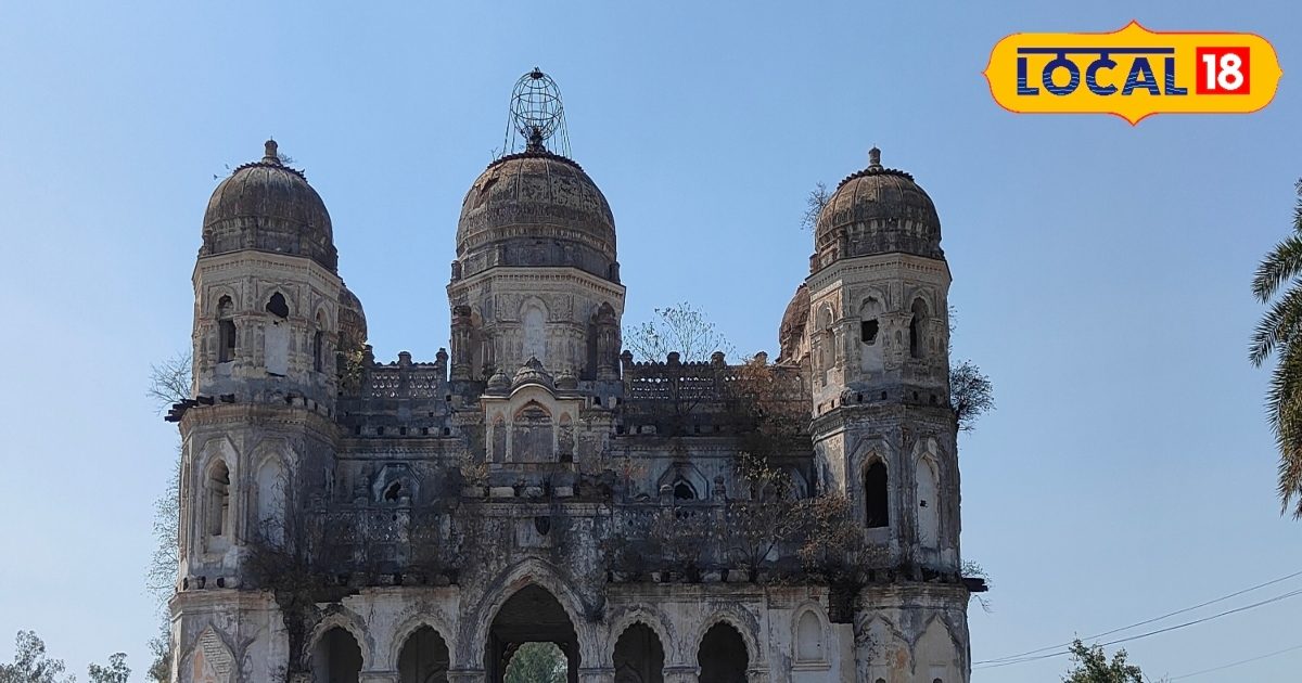 This palace was prepared by the architects of Kashmir and it provided ...
