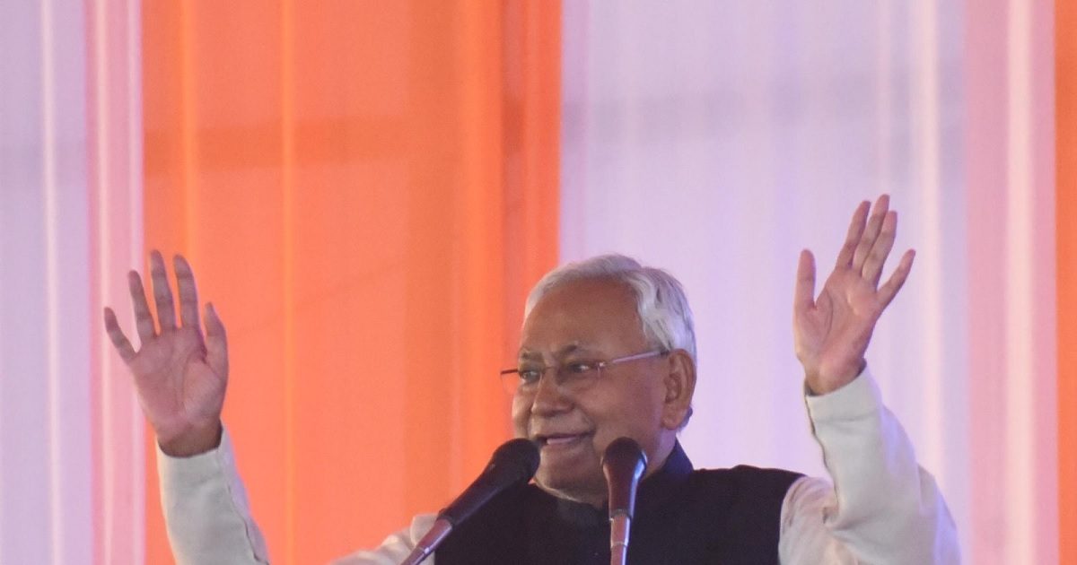 Nitish Kumar Family: नीतीश कुमार का है भरा-पूरा है परिवार, लेकिन सियासत ...