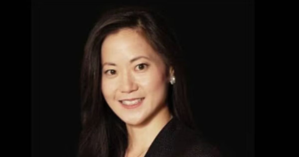 कार में बैठी अरबपति महिला की छोटी सी गलती ने ली जान, कार की एक खूबी बनी ...