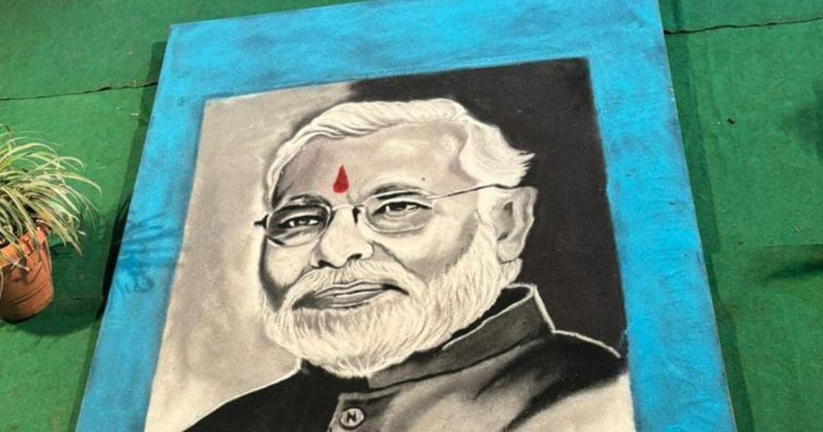 यहां उड़े होली के अनोखे रंग, दिखा पीएम नरेंद्र मोदी का 'परिवार', Photos ...
