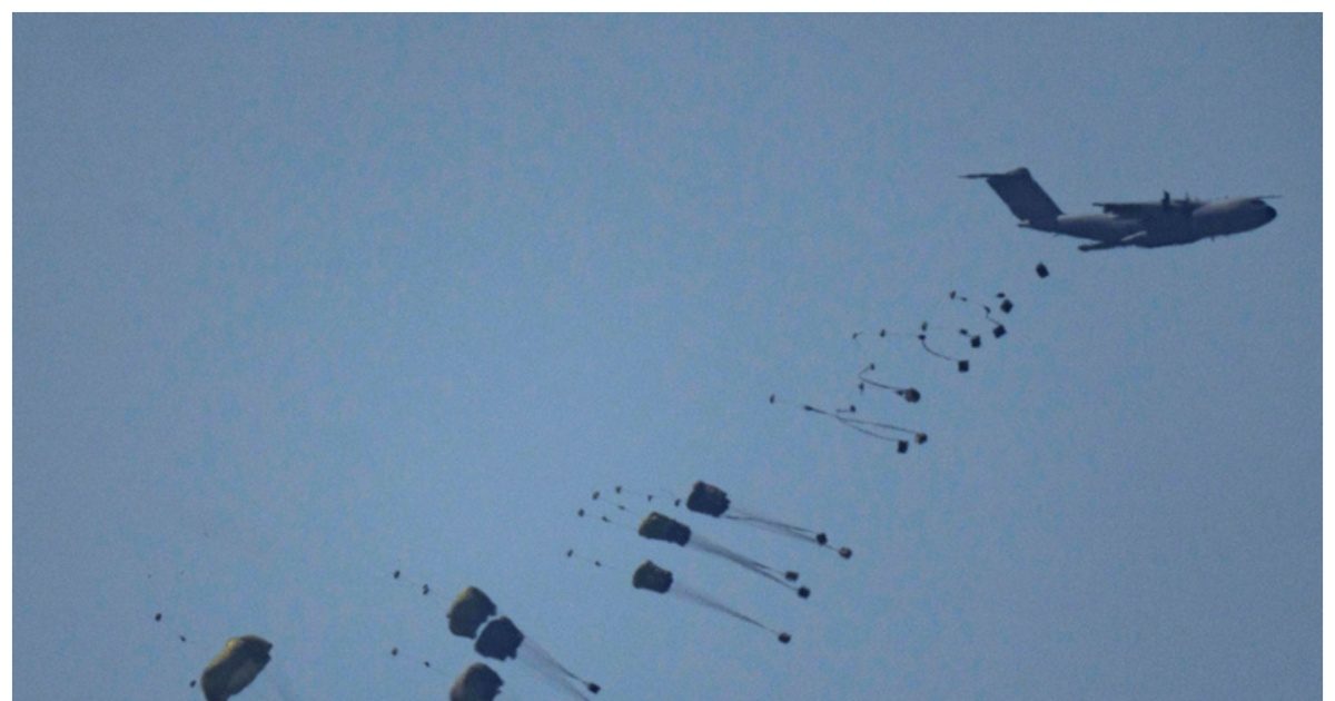 आसमान से आया राहत का सामान... नीचे कर रही थी मौत इंतजार, गाजा में 5 ...