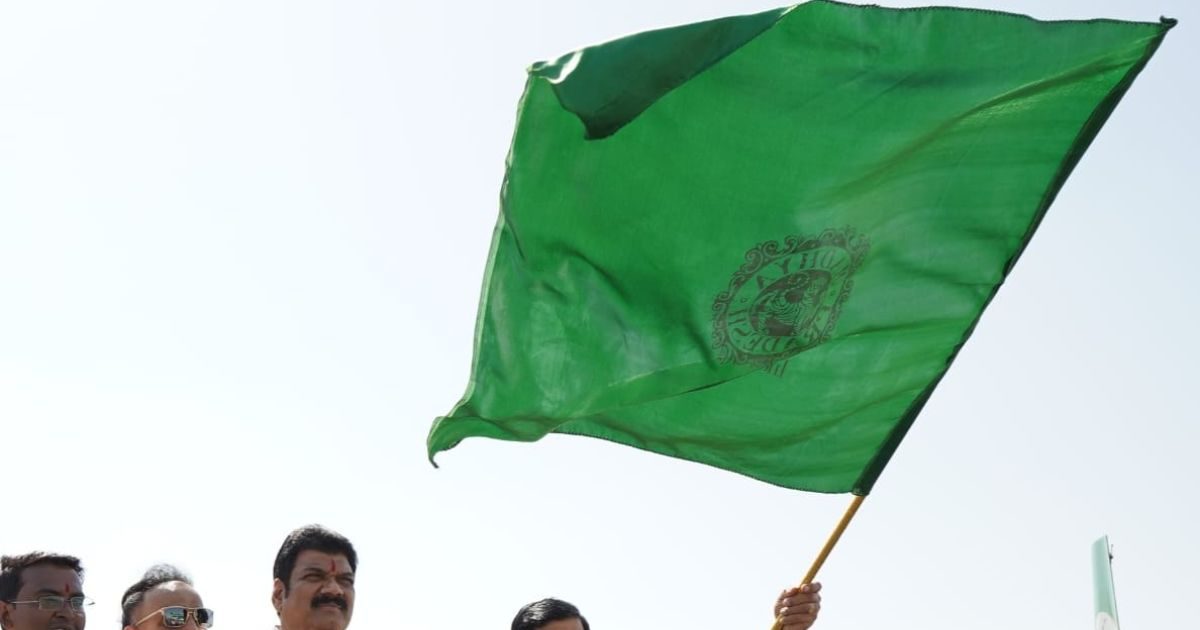 सीएम मोहन यादव ने इस अंदाज में रवाना किया प्लेन, क्या Tourism में नंबर ...