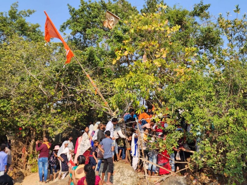 जान के जोखिम पर भारी आस्था, 4 किमी चलकर इस शिव मंदिर आते हैं भक्त, सात ...