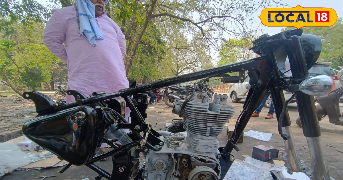 roadside mechanic is amazing he prepares a new model of Bullet in a day ...