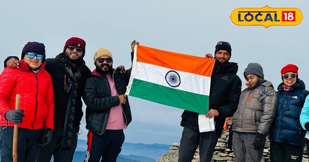 4 youth from Satna hoisted the tricolor on the 12500 feet high ...
