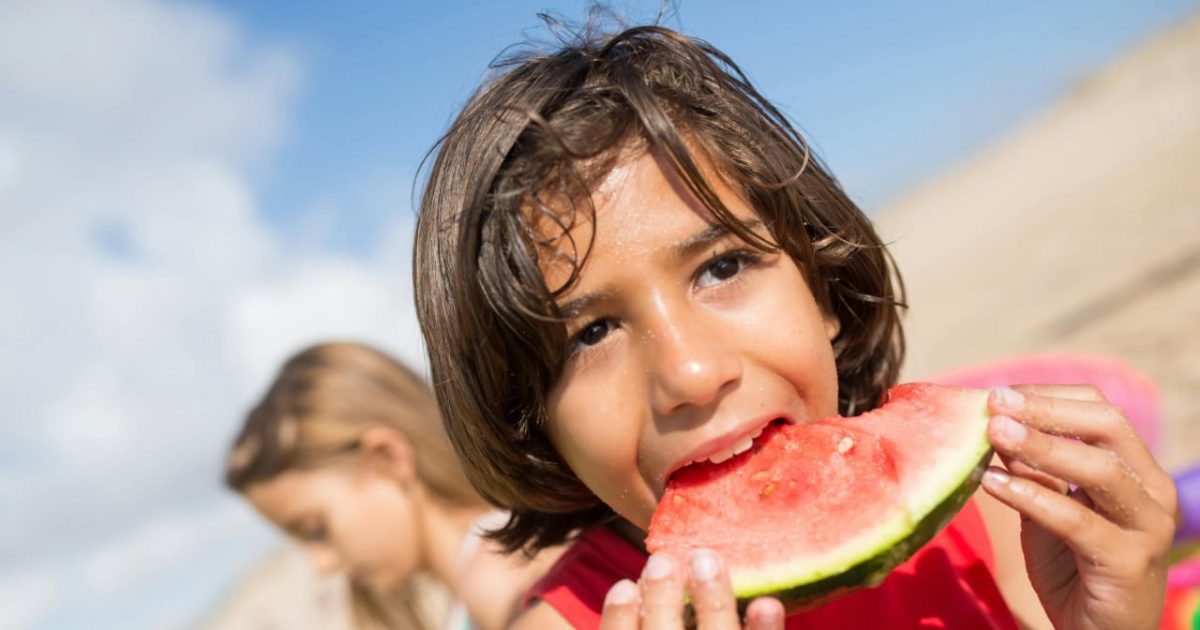 This is an easy way to identify watermelon ripened with chemicals, you ...