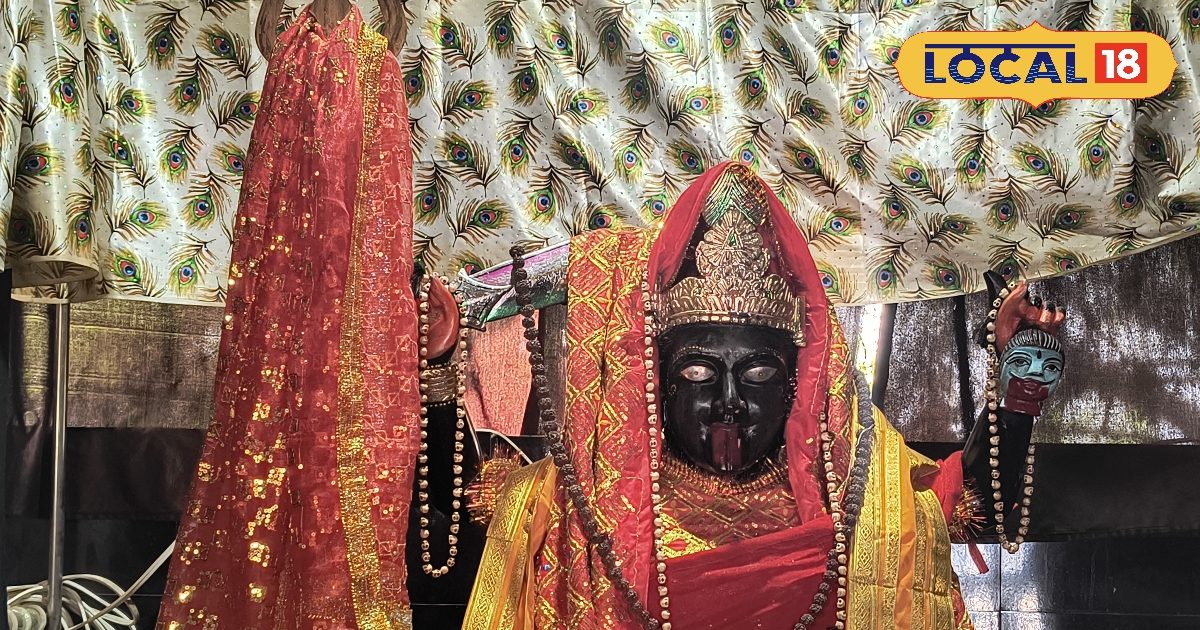 This temple of Maa Kalika is unique located in the crematorium, worship ...