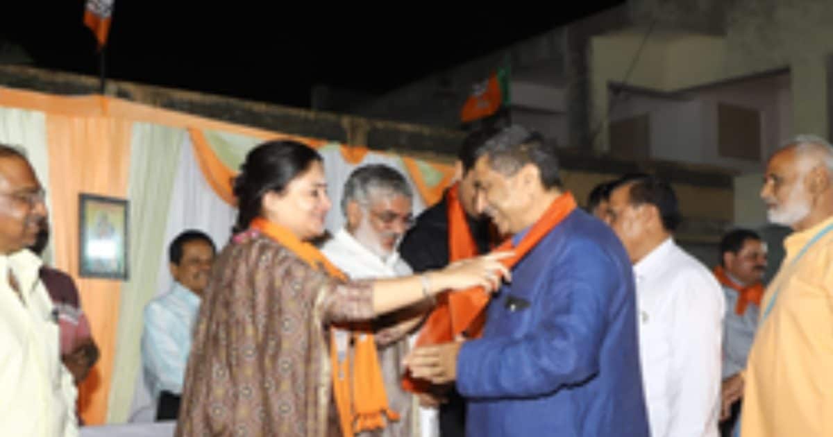 लोकसभा चुनाव से पहले, कांग्रेस को लगा सबसे बड़ा झटका, 800 कार्यकर्ता भाजपा में हुए शामिल ...