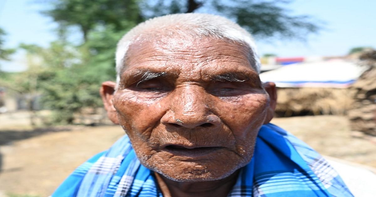 नाम खलील, उम्र 92 वर्ष, निवासी...जीवनकाल में अब तक कभी नहीं किया मतदान ...