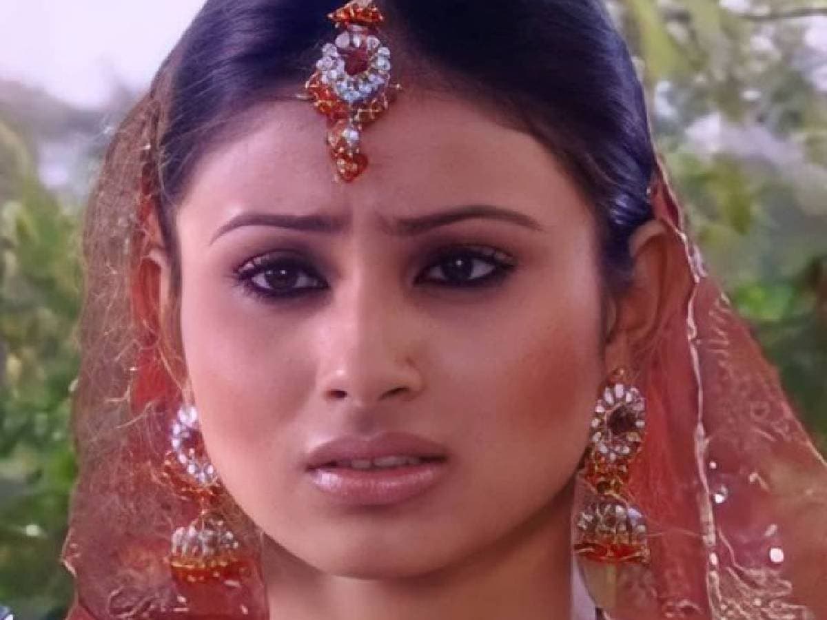 जब इंडस्ट्री में रखा कदम, कुछ यूं दिखती थीं मौनी रॉय, होंठ से लेकर नाक ...