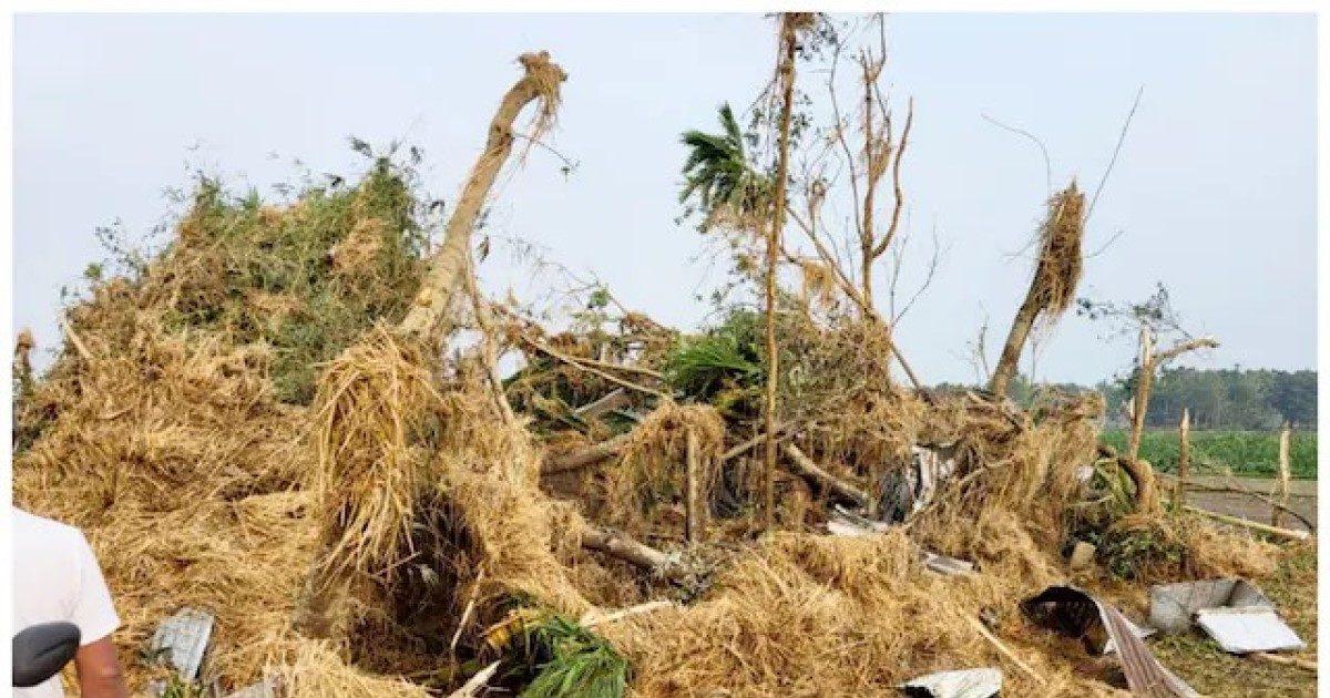 Bengal Rainfall Alert, Jalpaiguri Storm: जलपाईगुड़ी में तूफान ने मचाई ...